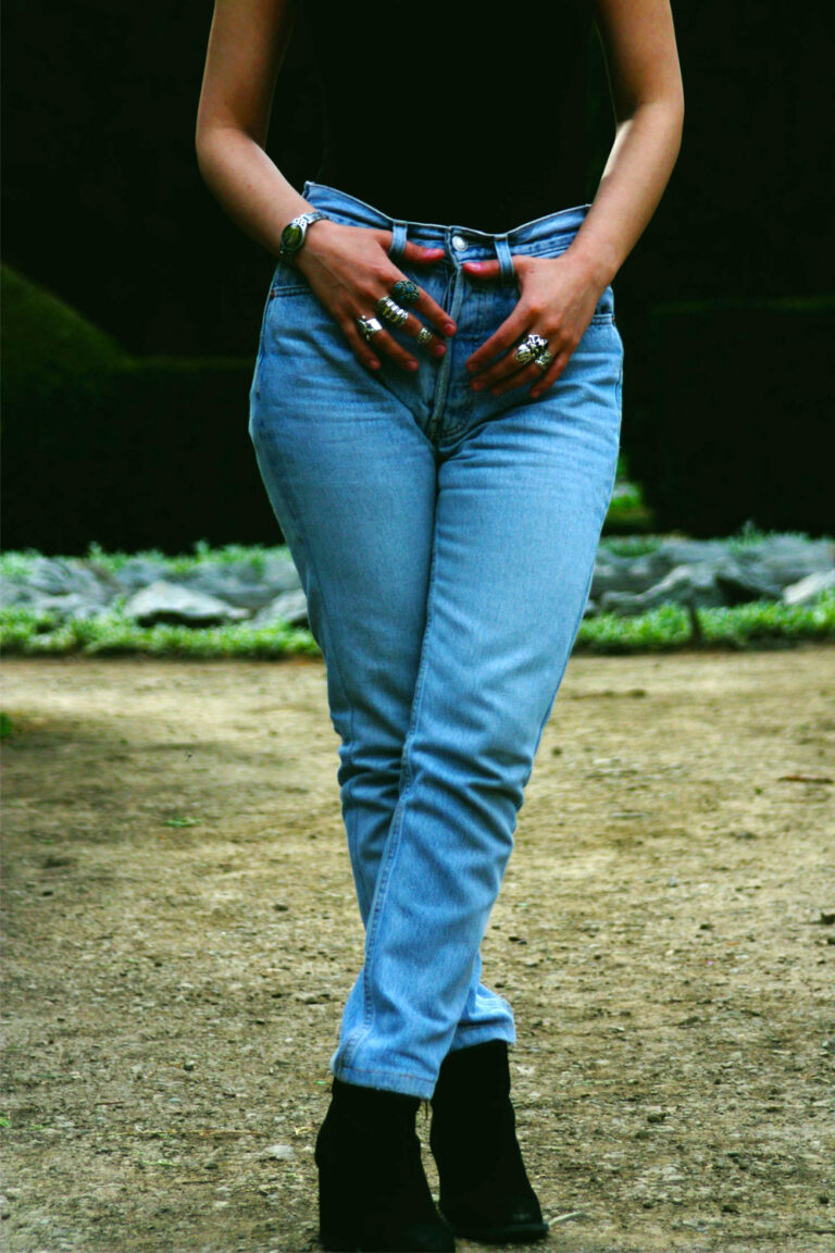 8 Ways to Style Jeans for a Subtle Cottagecore Look - Urban Comfort St Pete