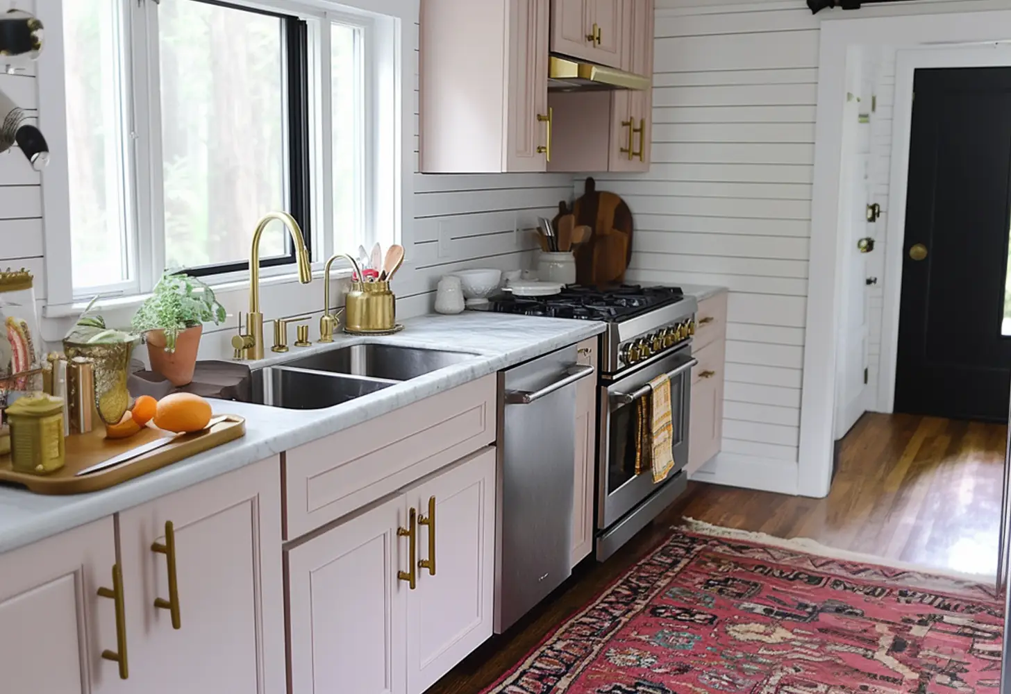 Small Kitchen Countertops Decor Ideas for Big Impact - Urban Comfort St ...